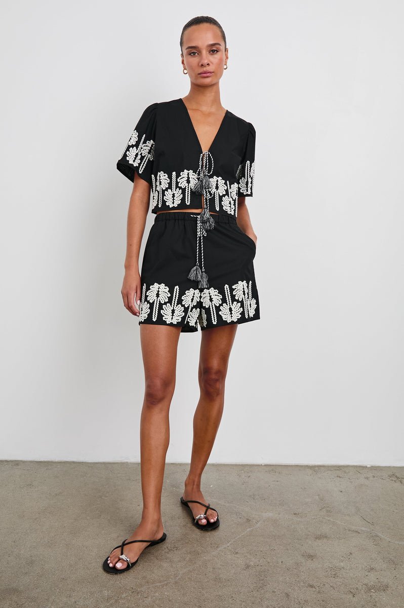 ARMANDA SHORT - BLACK IVORY PALM TREES – Rails EU
